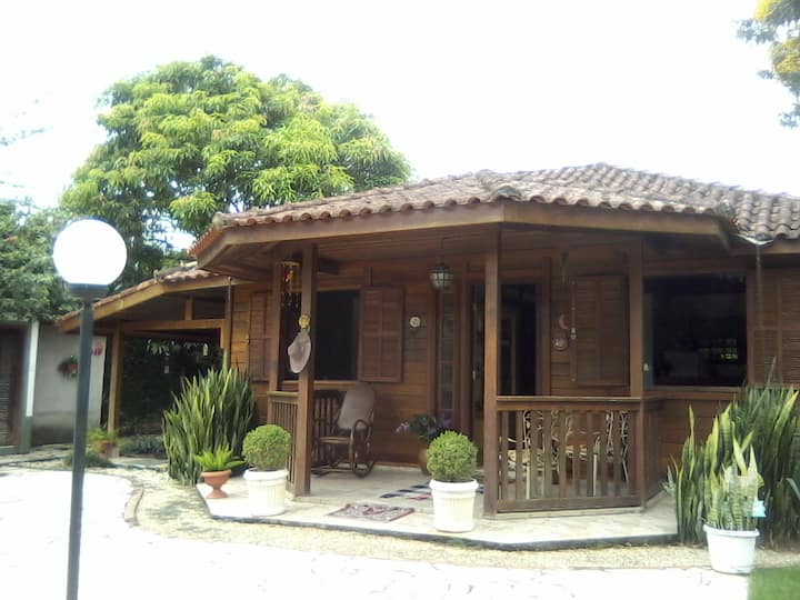 Linda Propriedade Em Penedo Com Duas Casas. - Resende