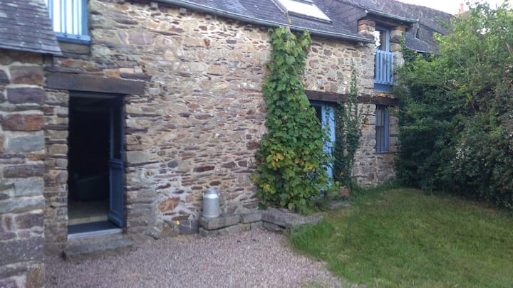 Cottage Chaleureux Avec Cheminée - Saint-Thurial