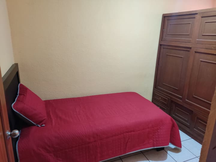 Casa Los Laureles: Seguridad, Cochera Y Factura - Morelia