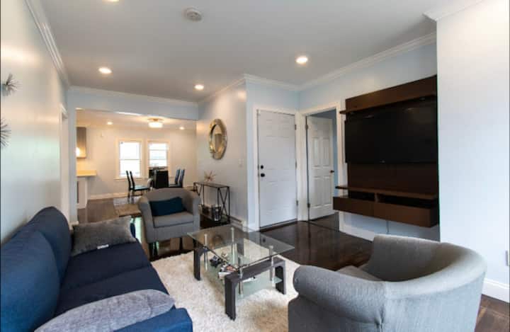 Charming 3-bed Condo Near Boston W/ Free Parking - Quincy, MA