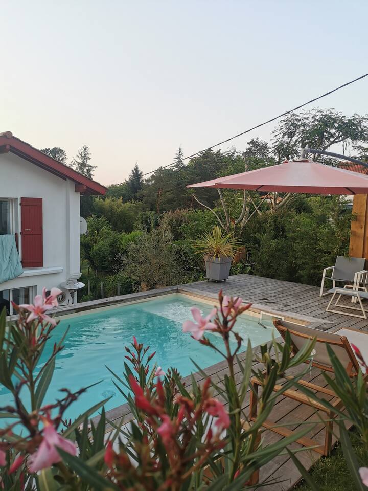 Maison De Ville Chaleureuse Avec Piscine - Anglet