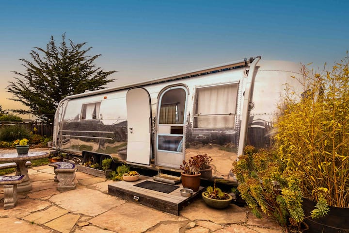 Airstream Steps Away From Dog Friendly Beach - Half Moon Bay, CA