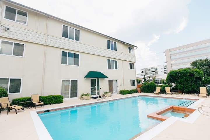 Hermoso Condominio De Lujo, La Mejor Ubicación En Va Beach Oceanfront - Virginia Beach, VA