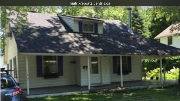 Charming Beaconsfield Home - Pointe-Claire