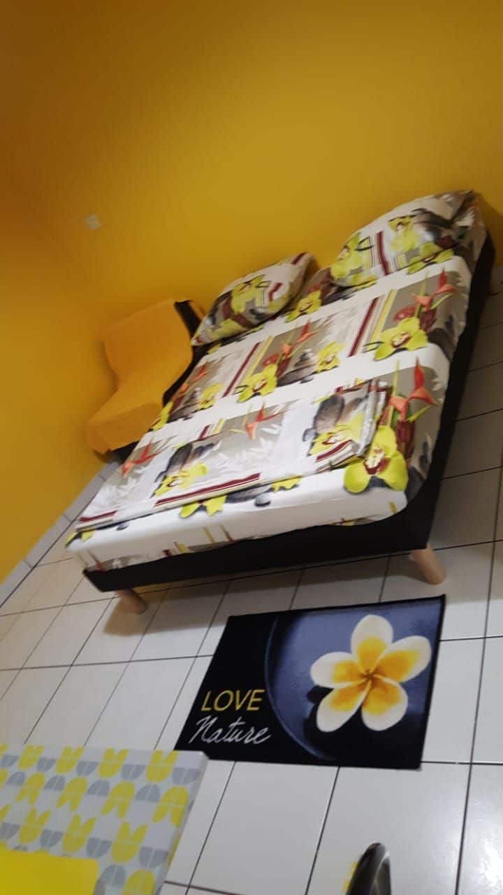 Studio (Jaune) Proche De Toutes Commodités - Saint-Denis, La Réunion
