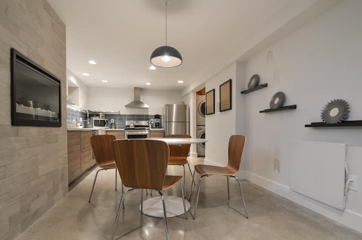 Modern Garden Two Bedroom Pet Friendly - Saint Edward State Park, Kenmore