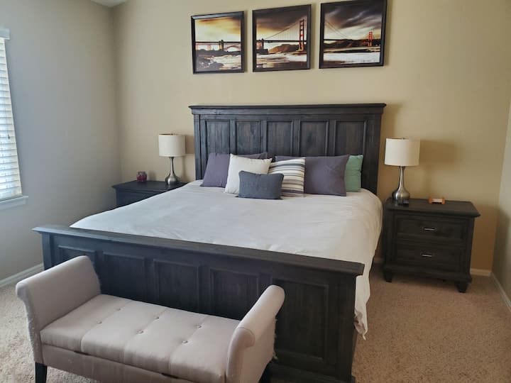 Cheerful 3 Bdrm Home With Pool Table And Fire Pit - Fort Collins, CO