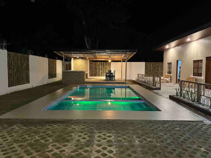 Relaxing Private Resort In Batangas - Taal