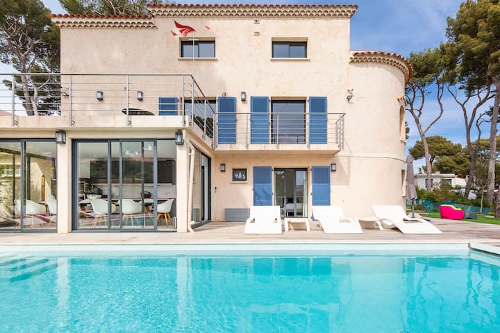 Villa D'exception à Cinquante Mètres De La Mer - Antibes
