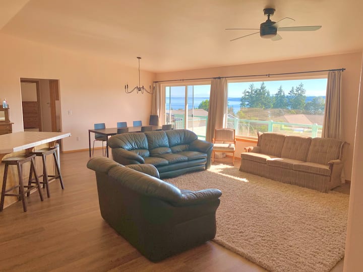 Coastal Haven: View, Beach, Hiking & Loads Of Room - Miller Peninsula State Park, Sequim