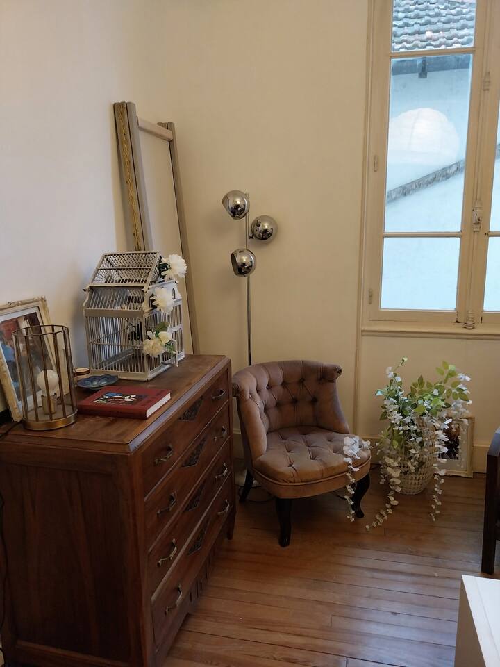 Chambre Spacieuse Dans La Maison-atelier - Moulins