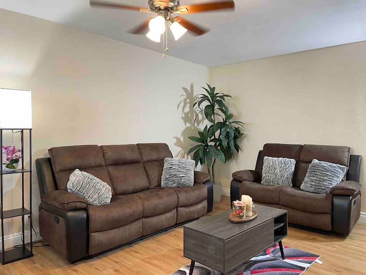 Location, Conveniences, And Home-like Comfort… - Las Vegas, NV