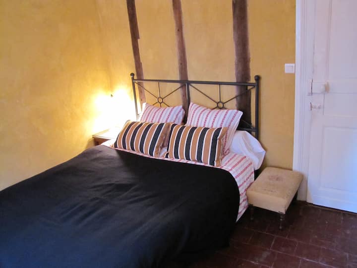 Maison Normande Centre Ville Bernay, Chambre Jaune - Bernay