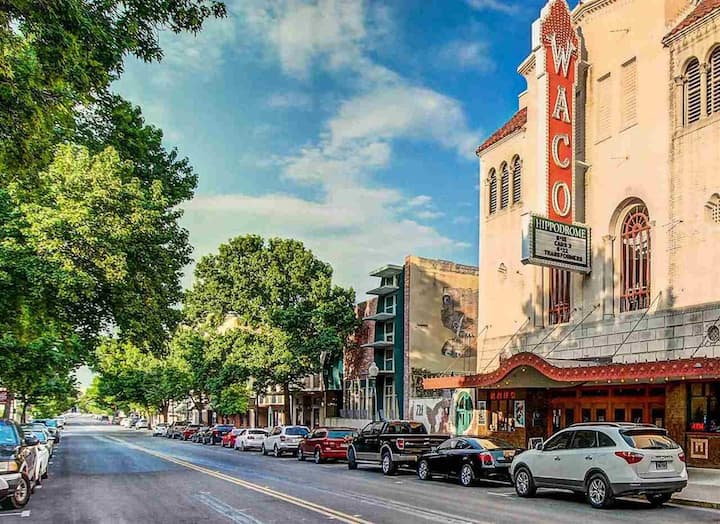 Private Downtown Condo - (3 Blocks From Magnolia!) - Waco, TX