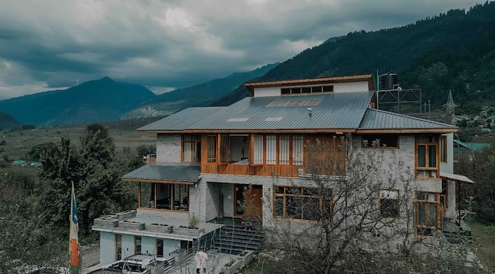 Entire Floor In A Luxurious Villa Near Manali. - Himachal Pradesh