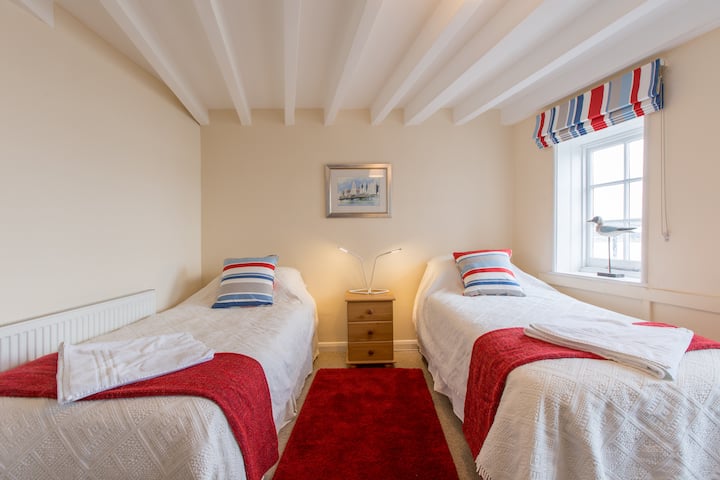 Twin Room At Itchenor Sailing Club - West Wittering