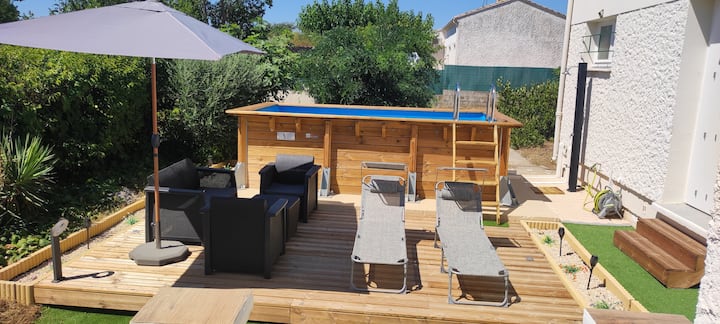 Villa Avec Terrasses Et Une Piscine Hors Sol - Montpellier