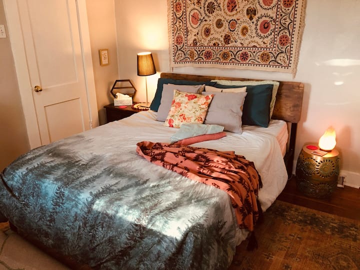 West Asheville Homestead Bedroom, With Queen Bed! - Asheville, NC