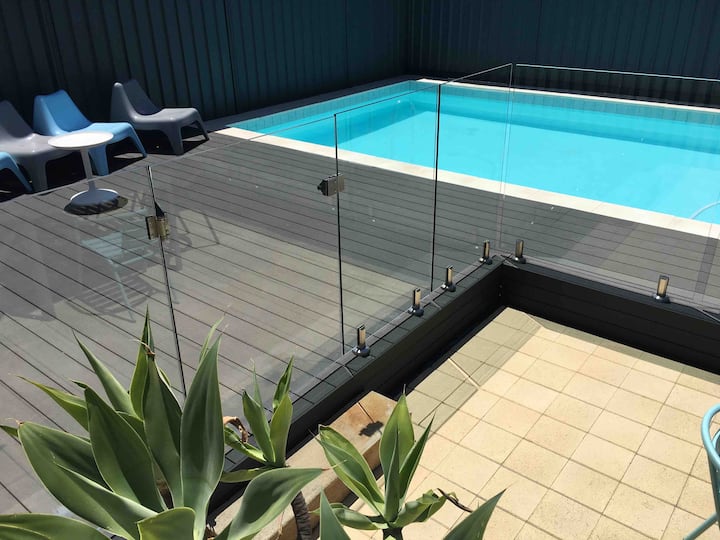 Ettalong Beach Home With Private In Ground Pool. - Woy Woy