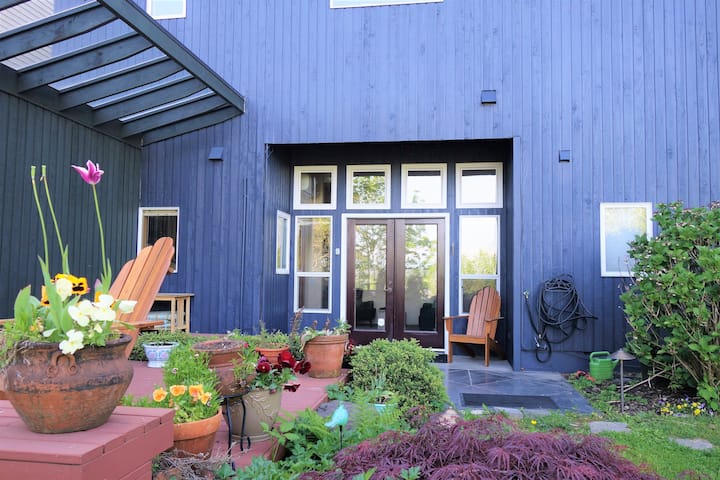 Urban Oasis West Seattle: Near Stadiums & Downtown - Seattle, WA