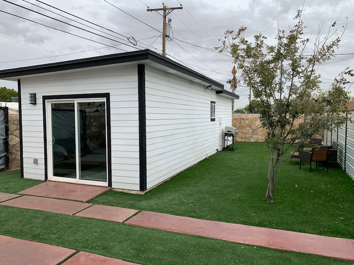 Relaxing Private Detached 1 Br 2 Bed Guest Suite - North Hills - El Paso