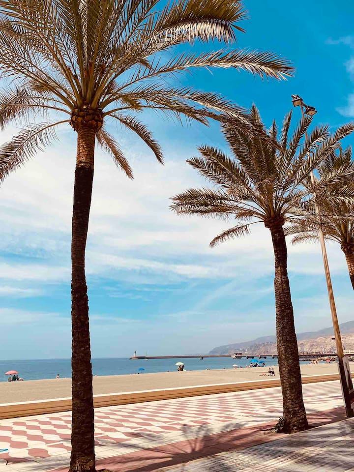 Apartamento De Dos Dormitorios En Almería. - Almería