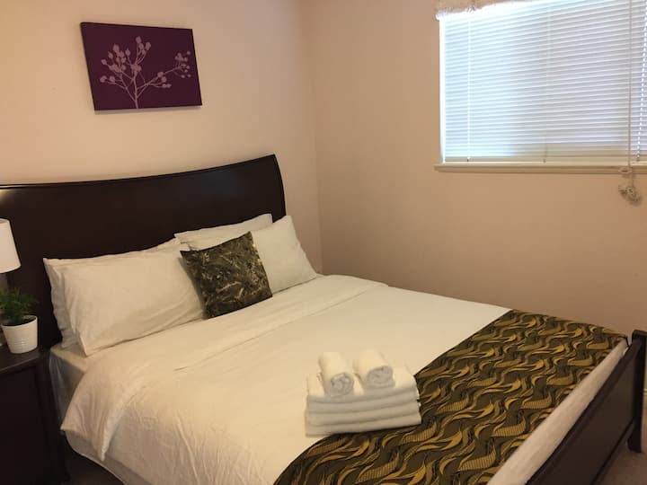 Comfortable Room Near Skytrain - Burnaby