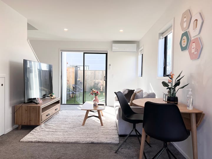 New Luxury Town House On Salisbury With 65"tv - West Coast
