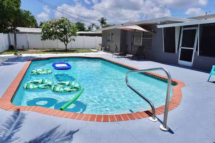 Coastal Getaway- Heated Pool, Near Ami/img - Bradenton, FL