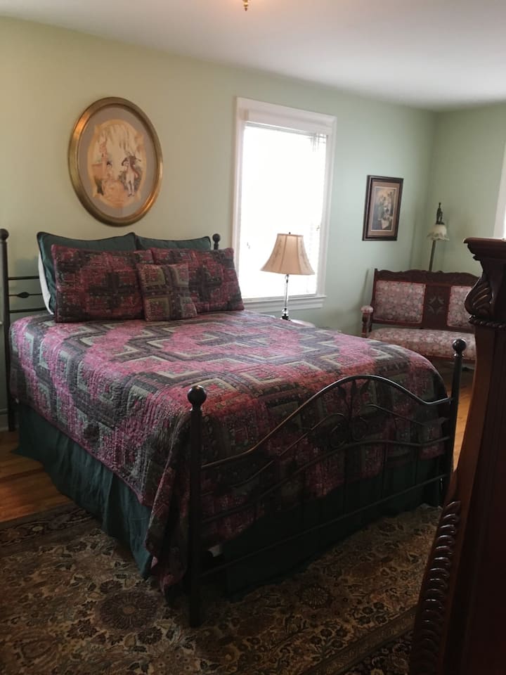 The Cabernet Chamber Deluxe Room - Gettysburg, PA