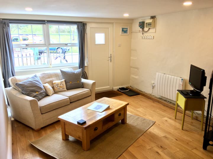 Cosy Cornish Bolt Hole, Pet Friendly - Tregony