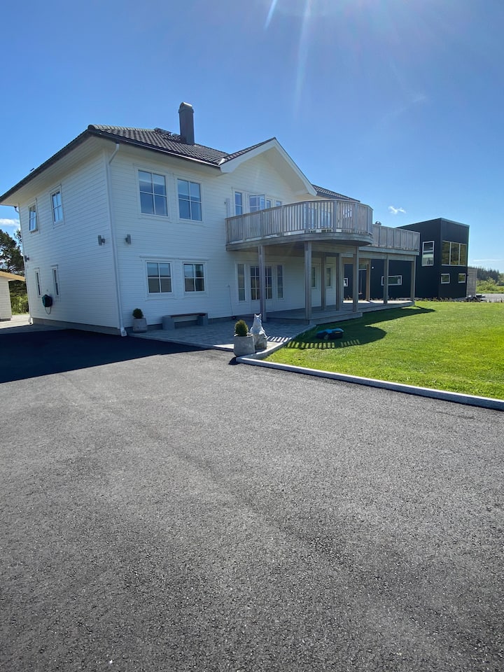 Stor Villa På Idylliske Helgelandskysten!- Brønnøy - Brønnøysund