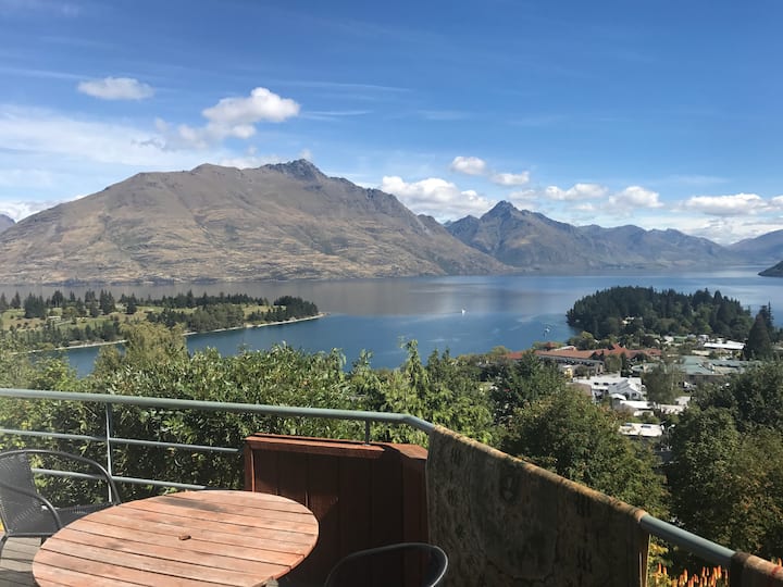 Breath Taking Views. Great Location - Queenstown