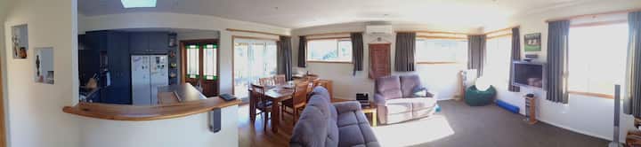 Sunny Comfort: Close To City & Otari-wilton's Bush - Wellington