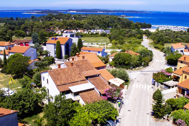 Apartment Mare Only 300m From The Beach, Pula - Croatia