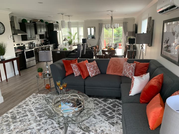 Castle House 5 Bedroom Executive House - Paradise