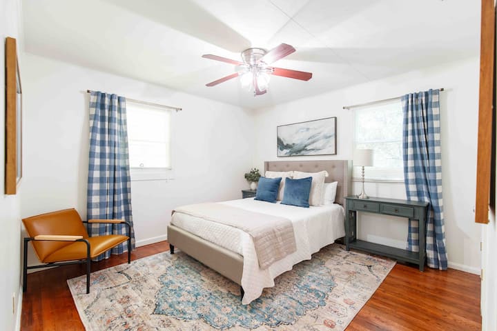 *Guest Favorite! Cherokee Cottage 2 Beds & Sofabed - Valdosta, GA
