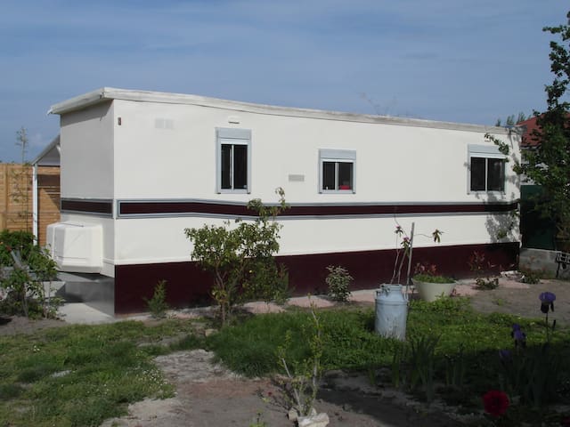 Caravane de Forain façon mobile-home - Bungalows à louer à Montluçon ...