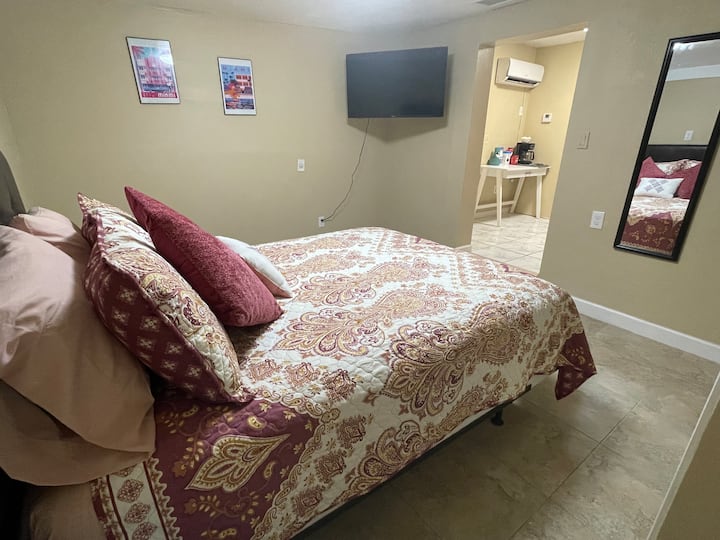 Private Room Near Mia Airport Miami 1 - Miami Springs, FL