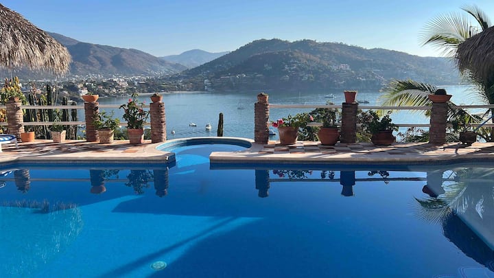 Seaside Serenity Haven - Zihuatanejo