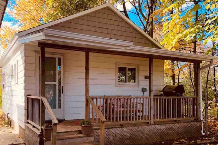Cottage Cabin Hide-away - Simcoe