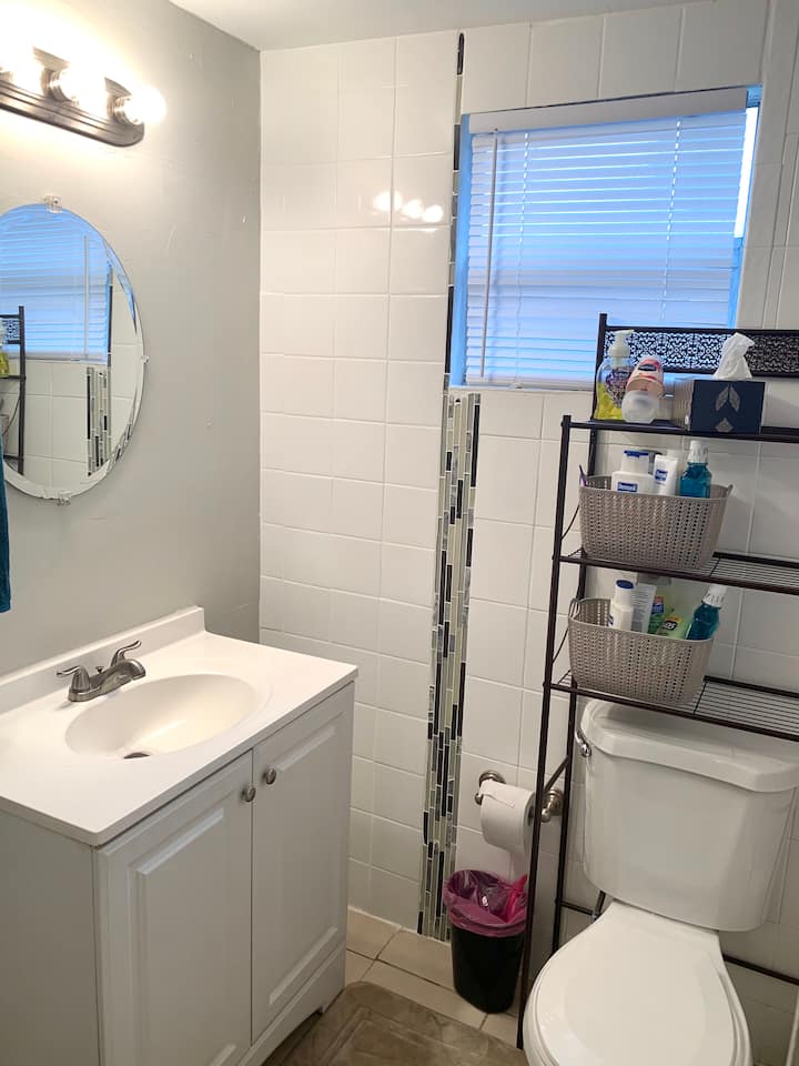 Spacious 5br/3b W/ Hot Tub - Margate, FL