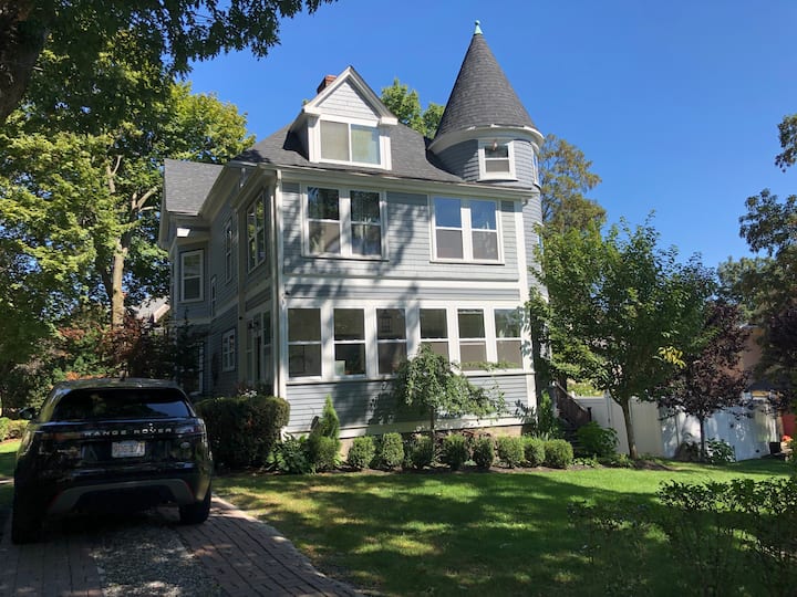 Queen Anne Victorian In Excellent Location - Wakefield, MA