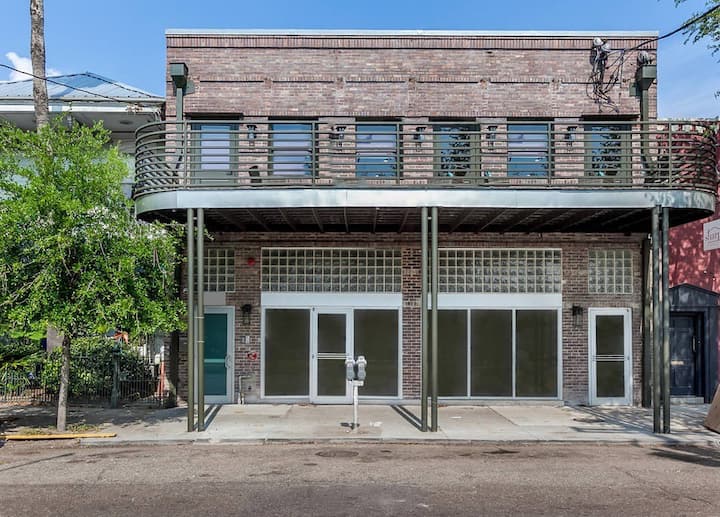 Steps To Streetcars | Lower Garden District Condo - Gretna, LA