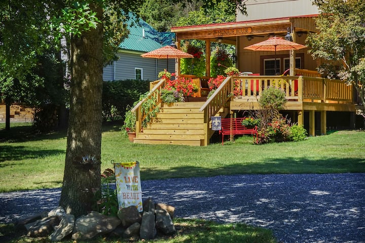The Monroe House On The Greenbrier River - Lewisburg, WV
