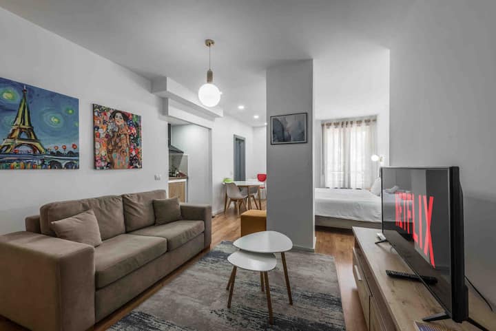Heart Of Tirana | Cozy Midtown Studio - Tirana