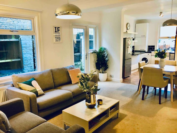 Spacious 2 Bed Garden Flat London - Beckenham