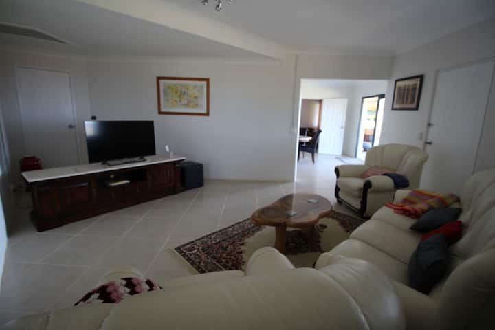 Entire Self-contained 2 Bedroom Apartment - Queensland