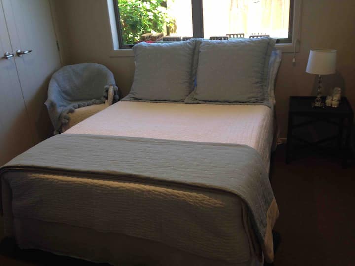 Relax In Oakland's
Private Wing,
Private Bathroom - Cambridge