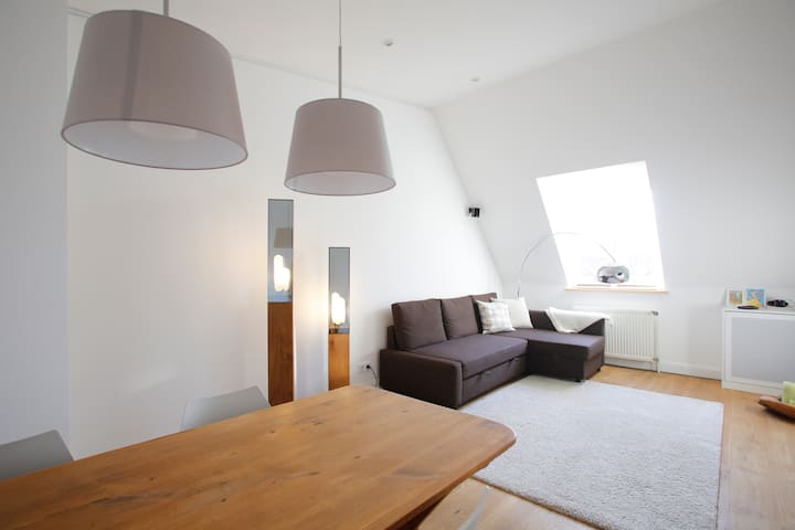 Schöne 2-zimmer Dachwohnung In Flottbek - Hamburg